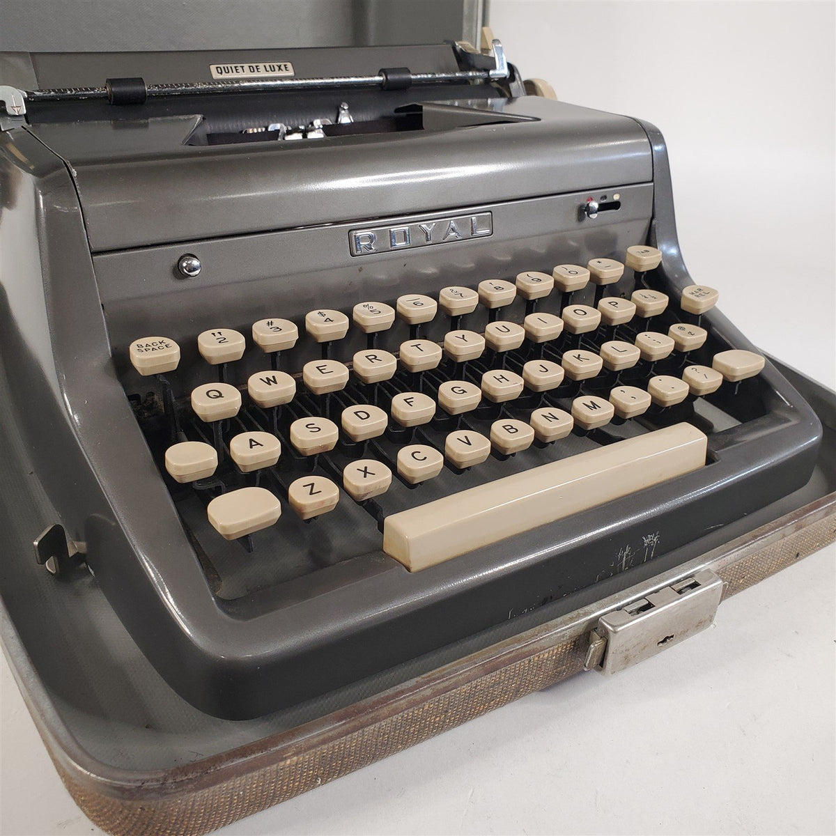 Vintage 1955 Portable Typewriter Royal Quiet De Luxe Model AC SN 30961 ...